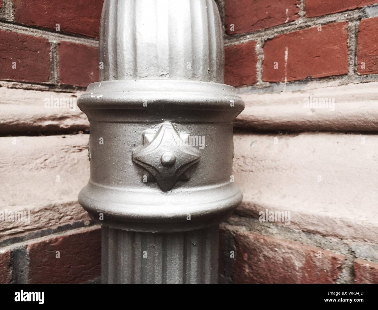 Silver brick wall hi-res stock photography and images - Alamy