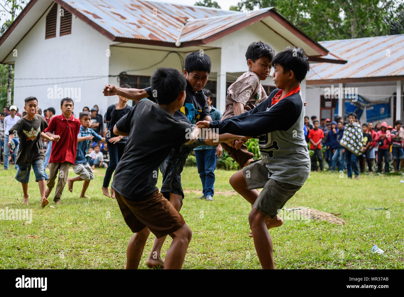 Kids in action during the tradition in Toraja Utara.Sisemba in Toraja ...