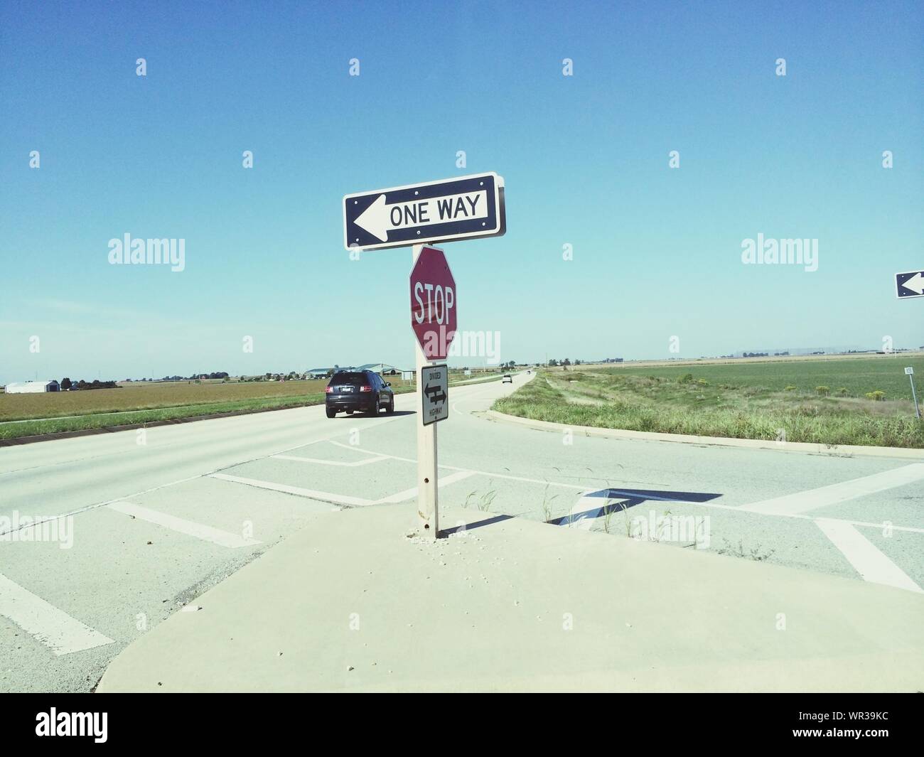 All way stop hi-res stock photography and images - Alamy