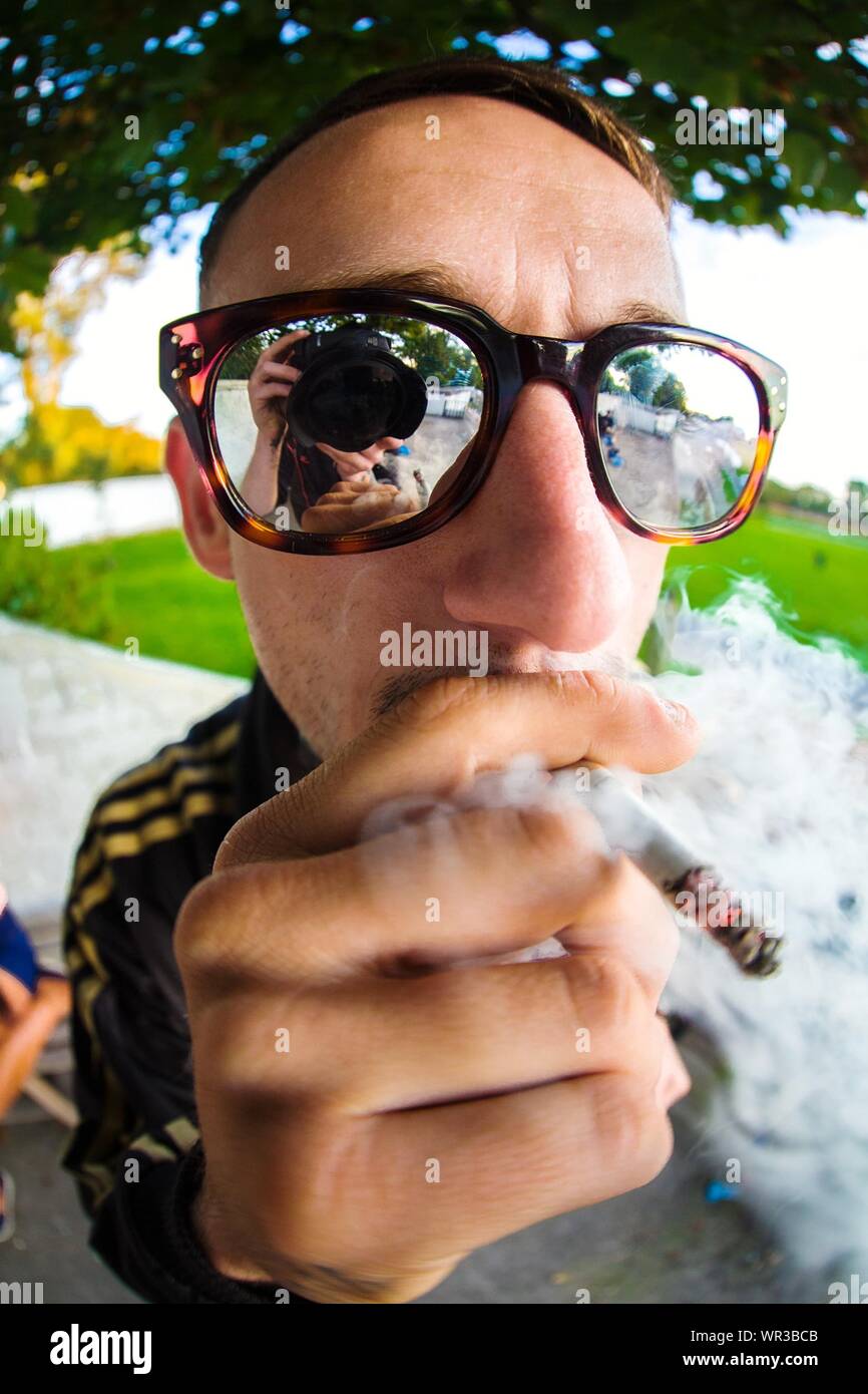 Caucasian man cigarette hi-res stock photography and images - Alamy