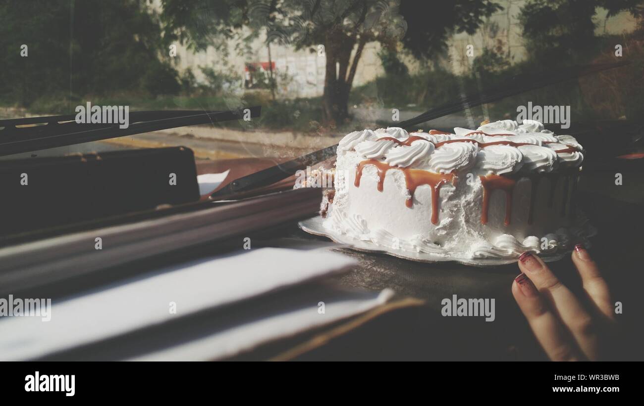 Hand cake hi-res stock photography and images - Alamy