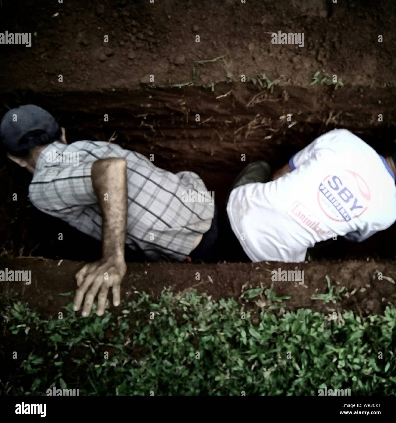 Grave digging hi-res stock photography and images - Alamy