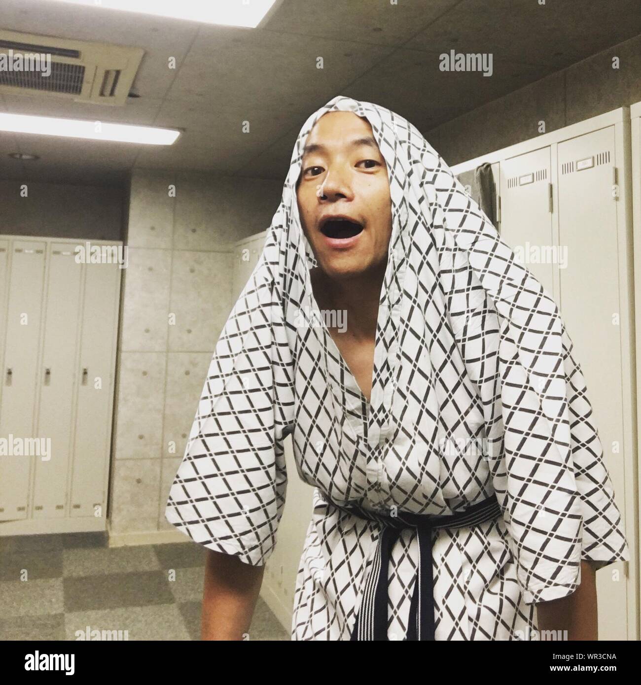 Wearing robe hi-res stock photography and images - Alamy