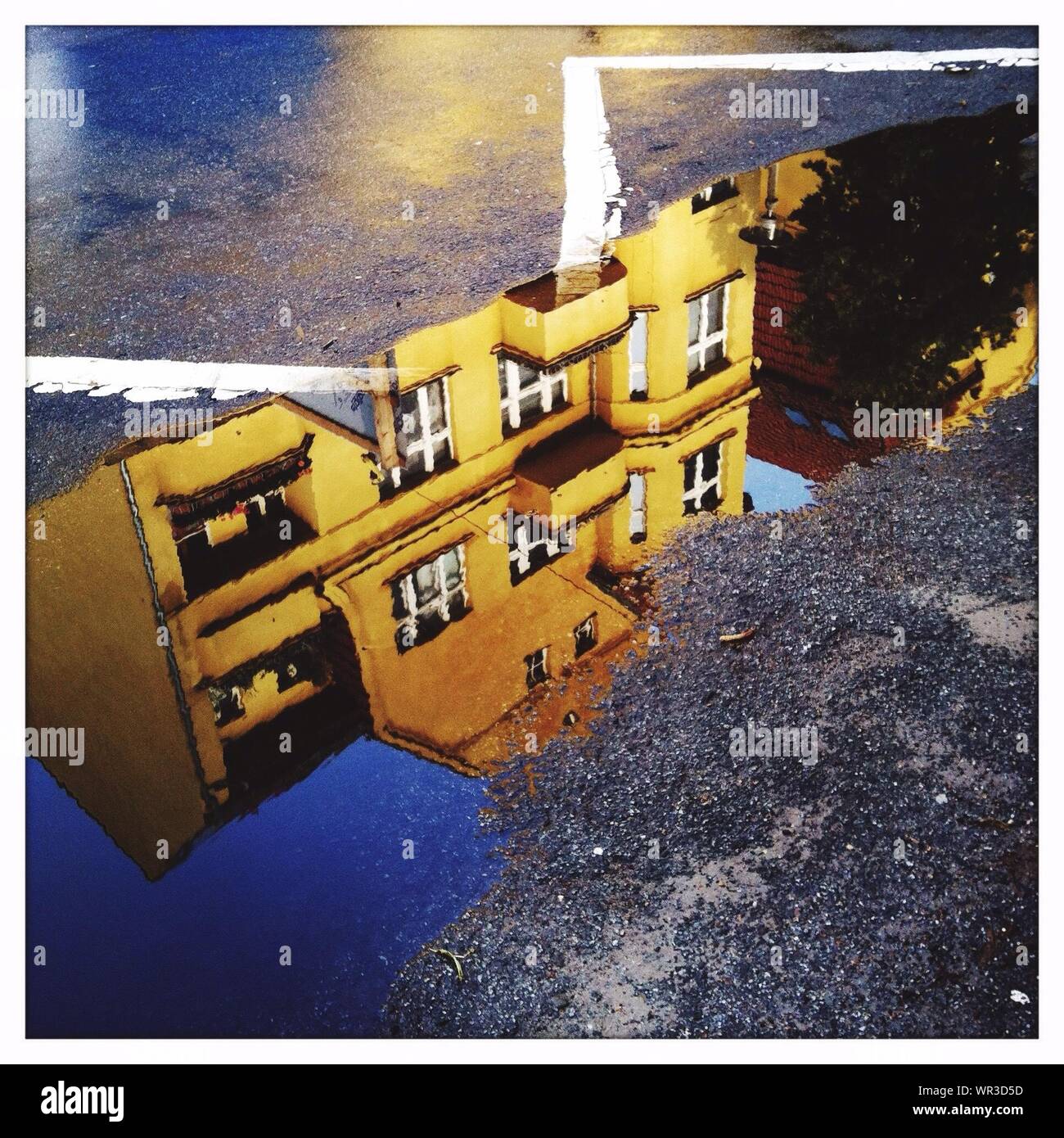 Building street view Cut Out Stock Images & Pictures - Alamy