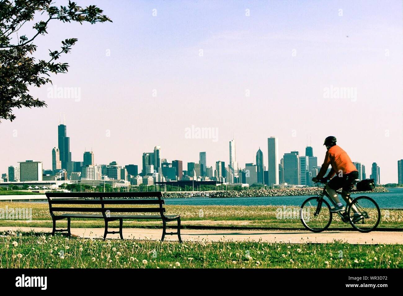 Bicycle side view hi-res stock photography and images - Alamy