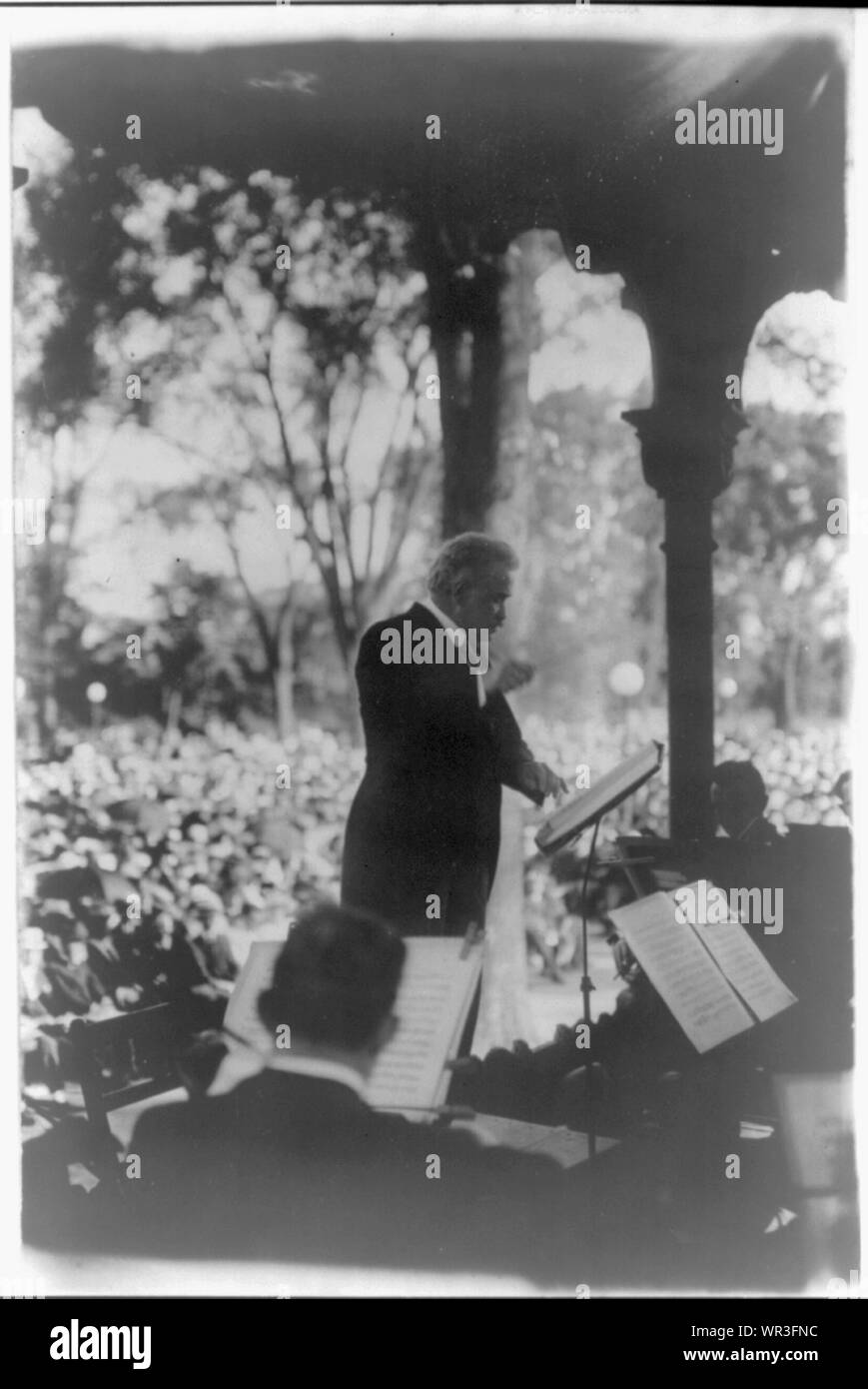 Crowd city day Black and White Stock Photos & Images - Alamy