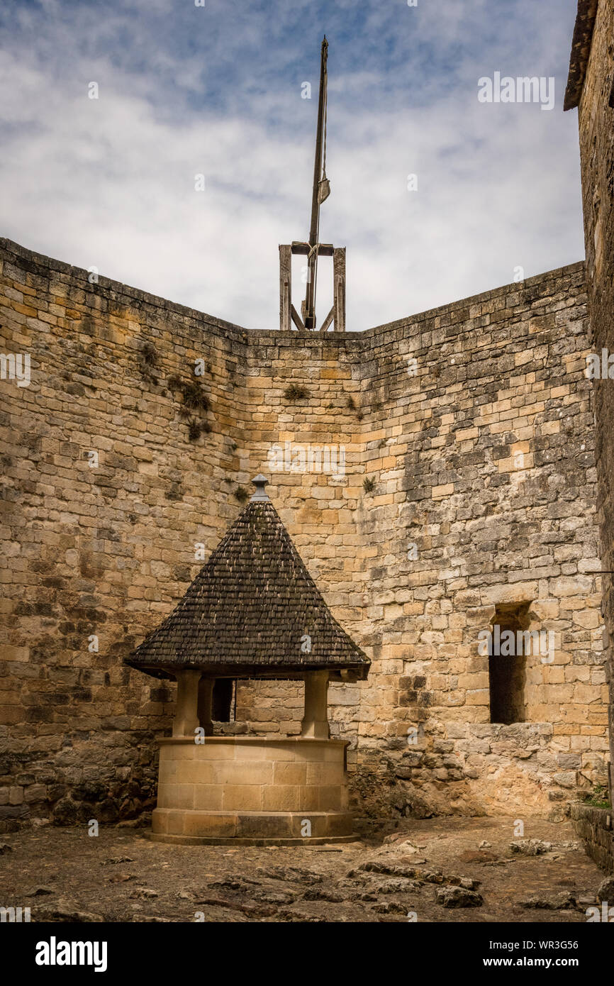 Medieval well village france hi-res stock photography and images - Alamy