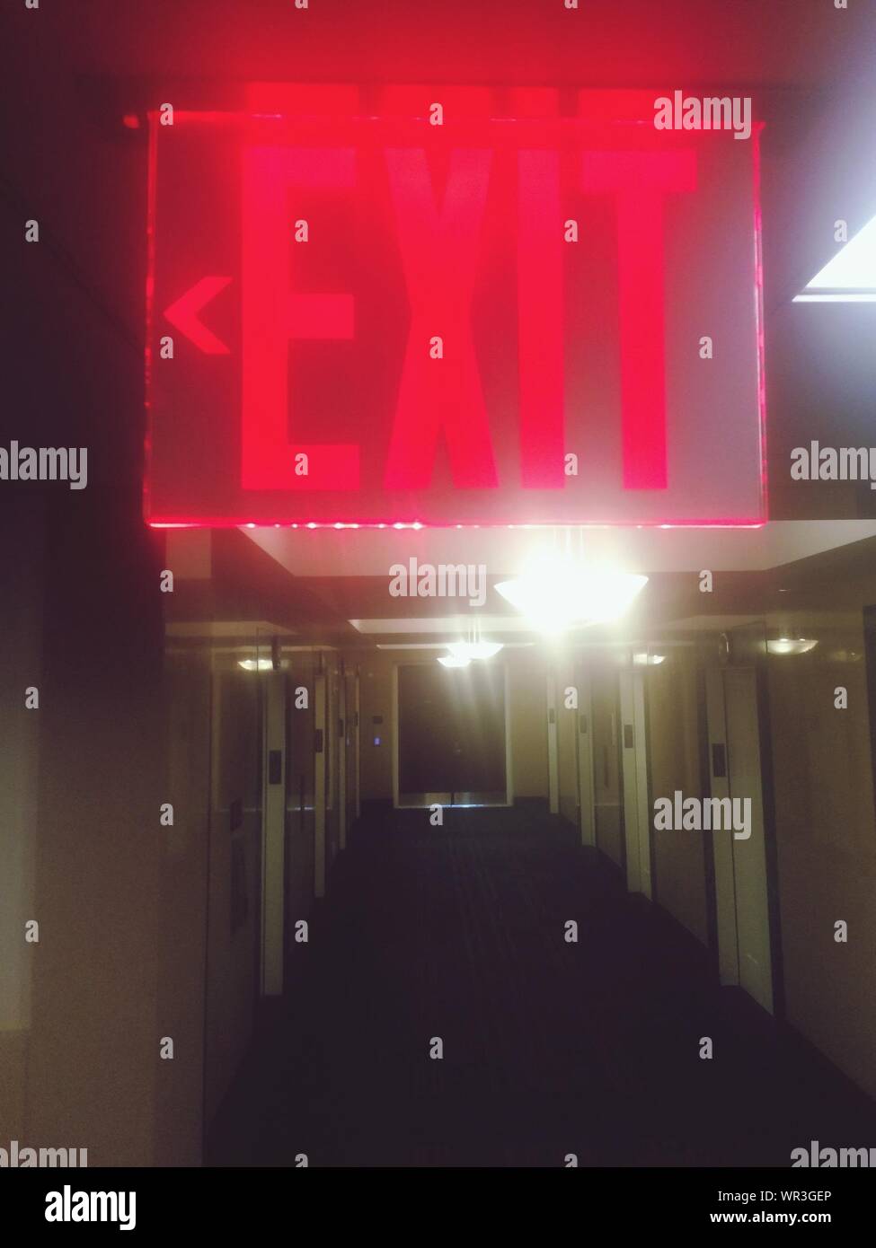 Come in sign and hotel door hi-res stock photography and images - Alamy