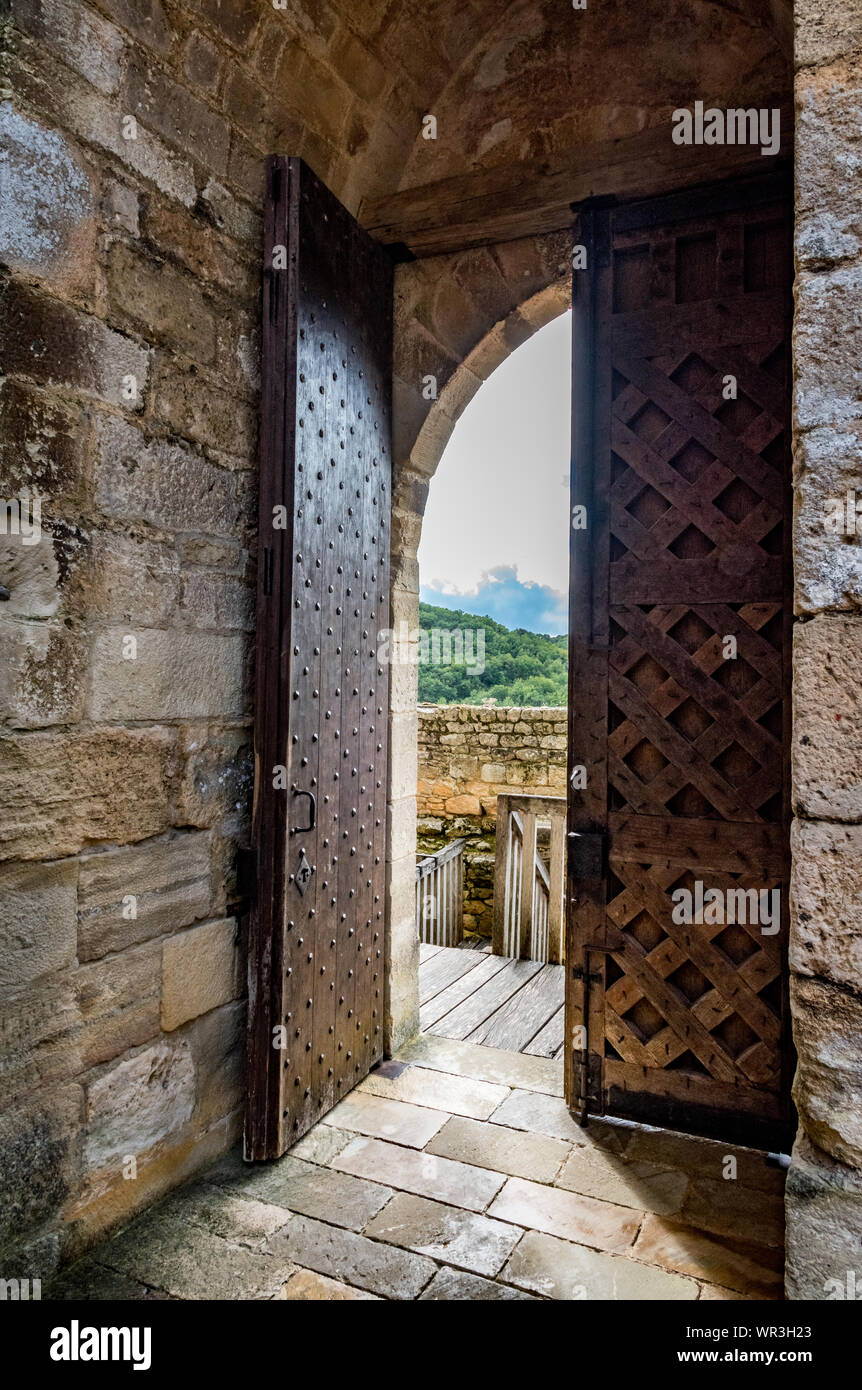 Castle door and doorway, Castelnaud-la-Chapelle, France Stock Photo - Alamy