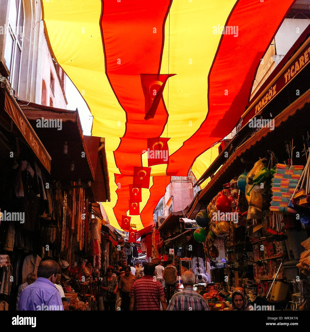 Grand bazaar with people hi-res stock photography and images - Alamy