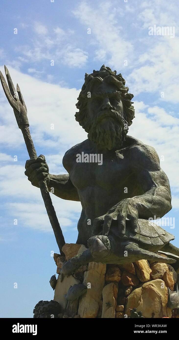 The neptune statue hi-res stock photography and images - Alamy