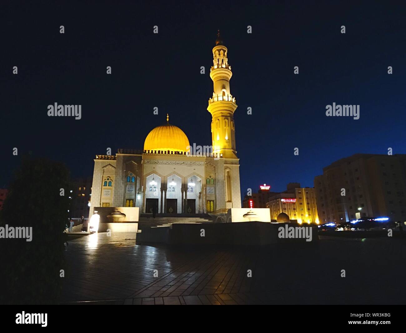 Illuminated place of worship religion islam architecture hi-res stock ...