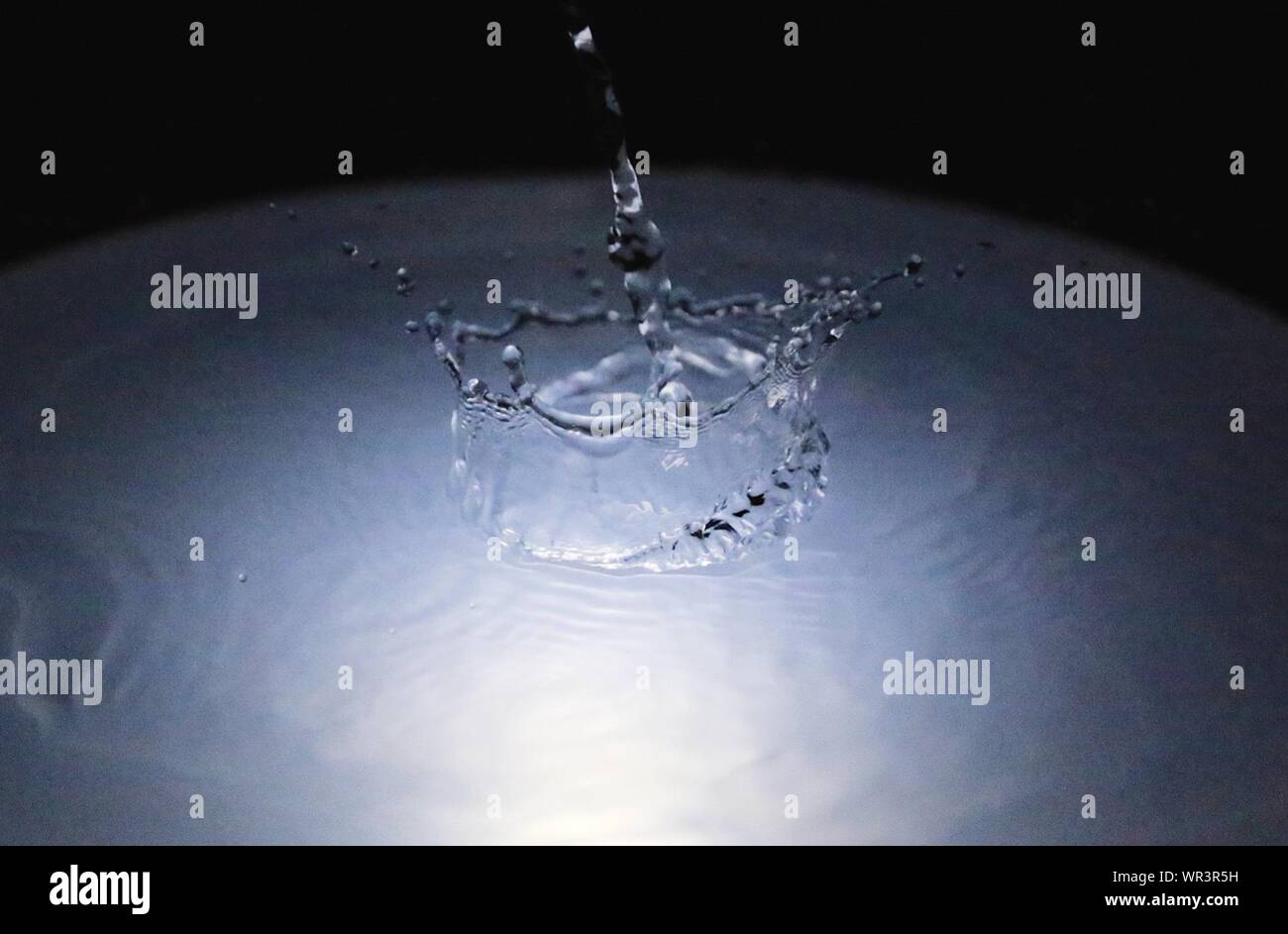 Long water splash hi-res stock photography and images - Alamy