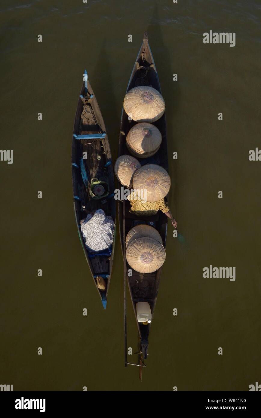 Close boats hi-res stock photography and images - Alamy