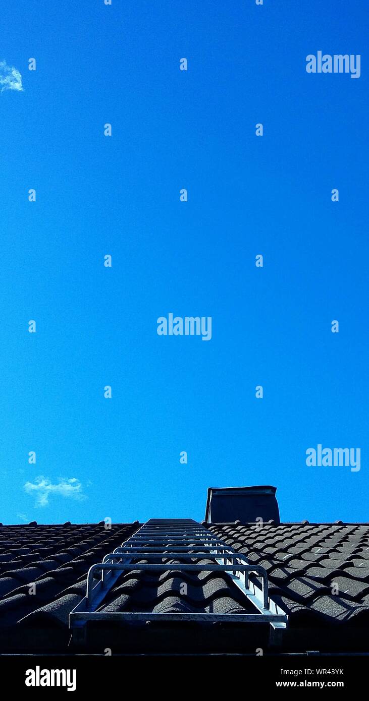 Blue rooftop hi-res stock photography and images - Alamy