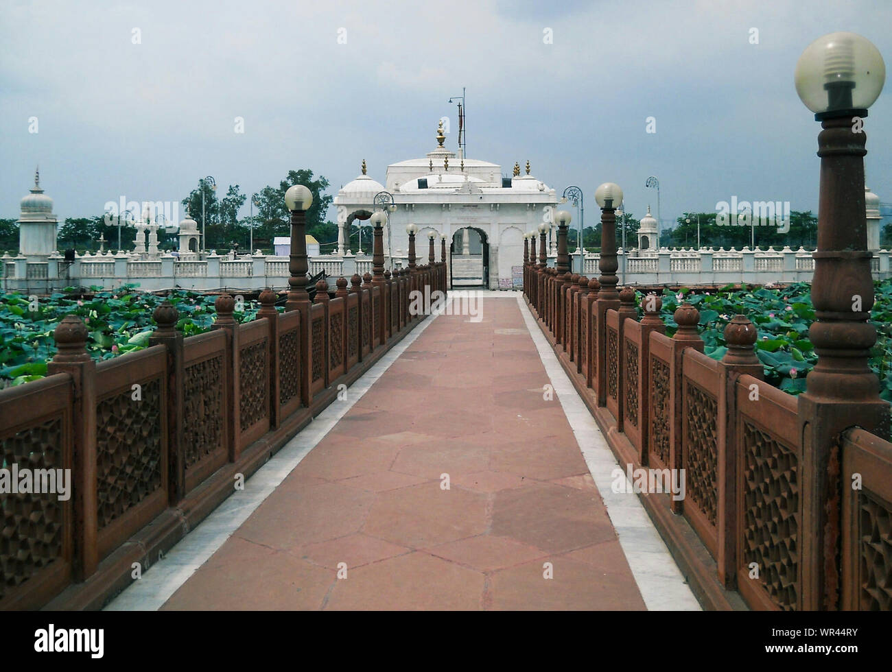 Street leading to the temple hi-res stock photography and images - Alamy