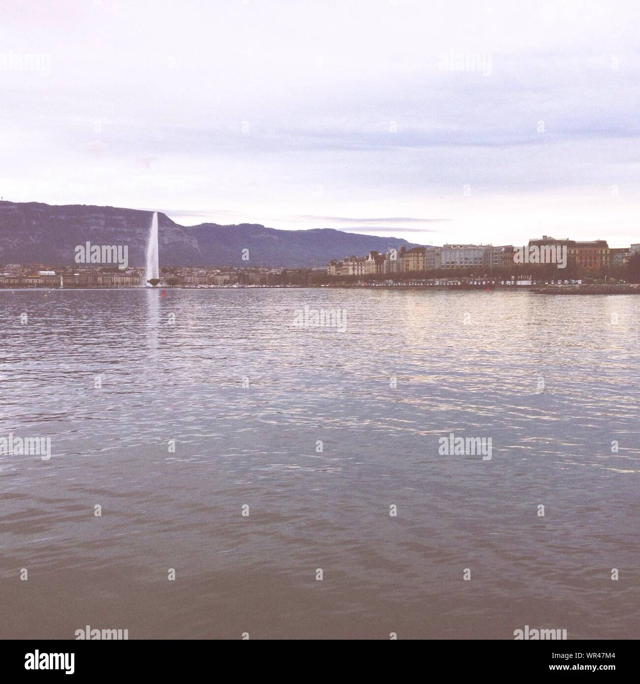 Background lake geneva hi-res stock photography and images - Alamy