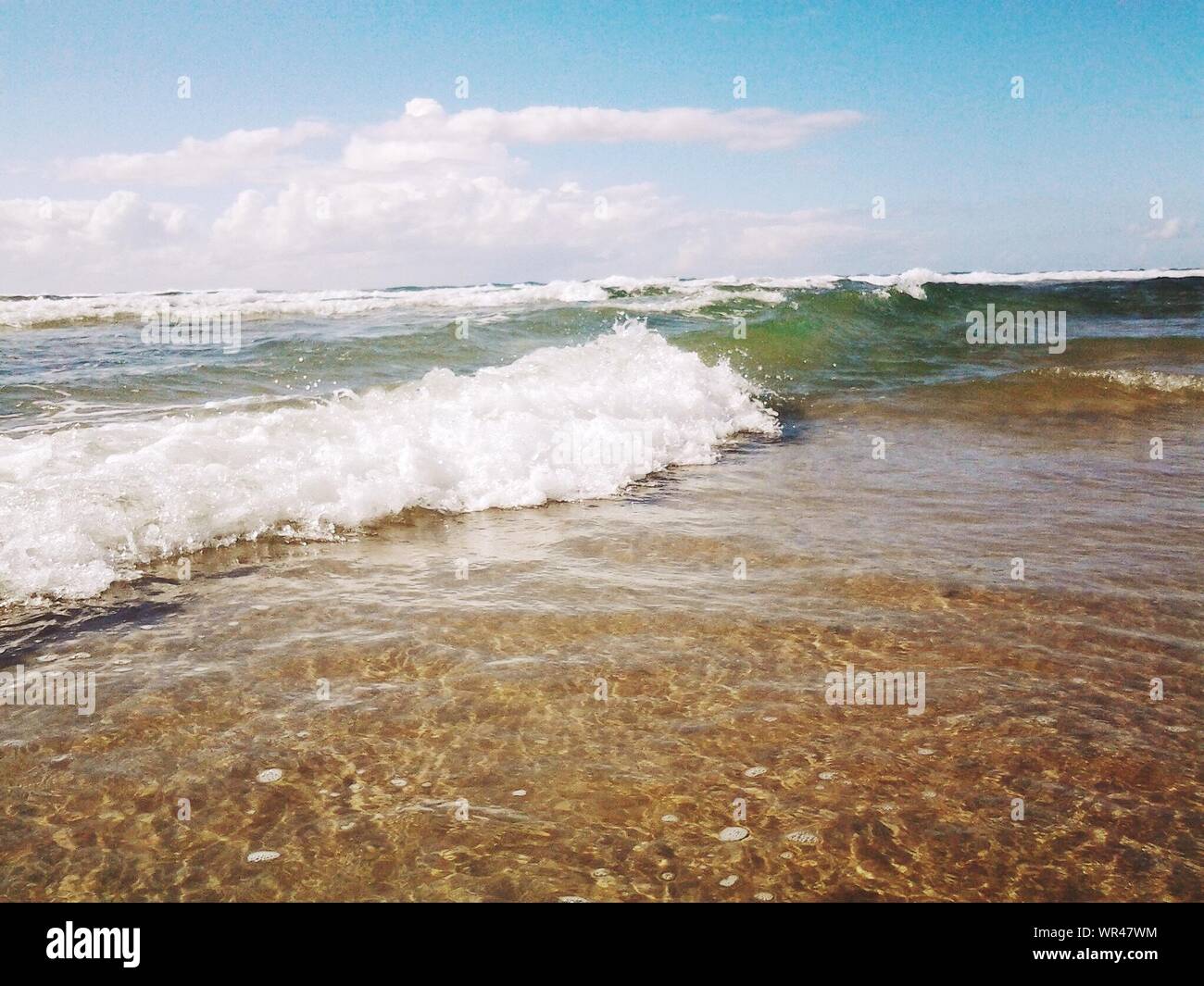 Day wave hi-res stock photography and images - Alamy