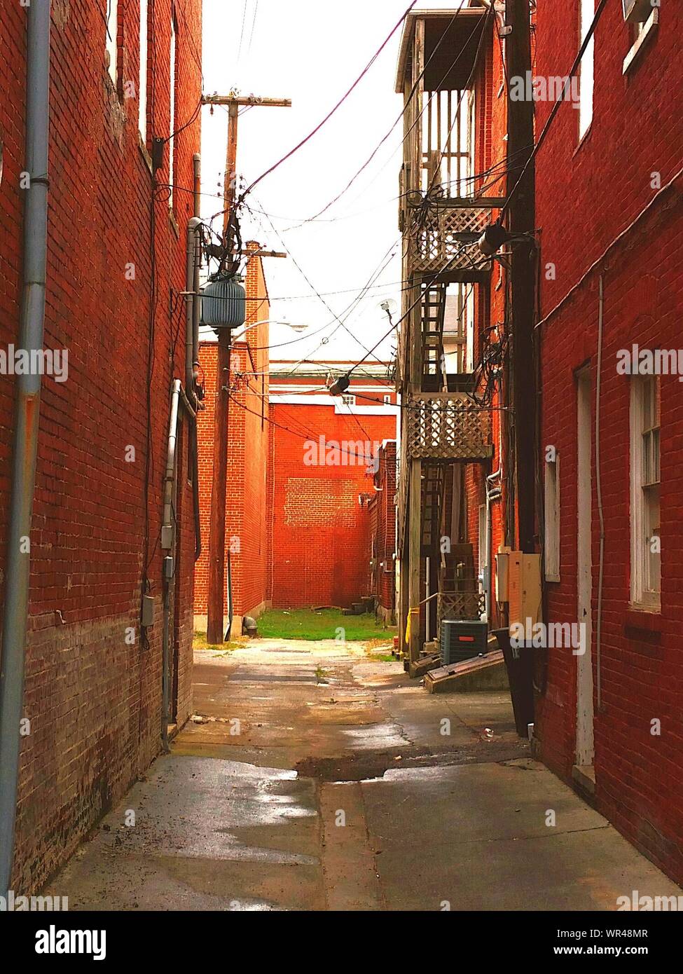 Red Brick Alley High Resolution Stock Photography and Images - Alamy