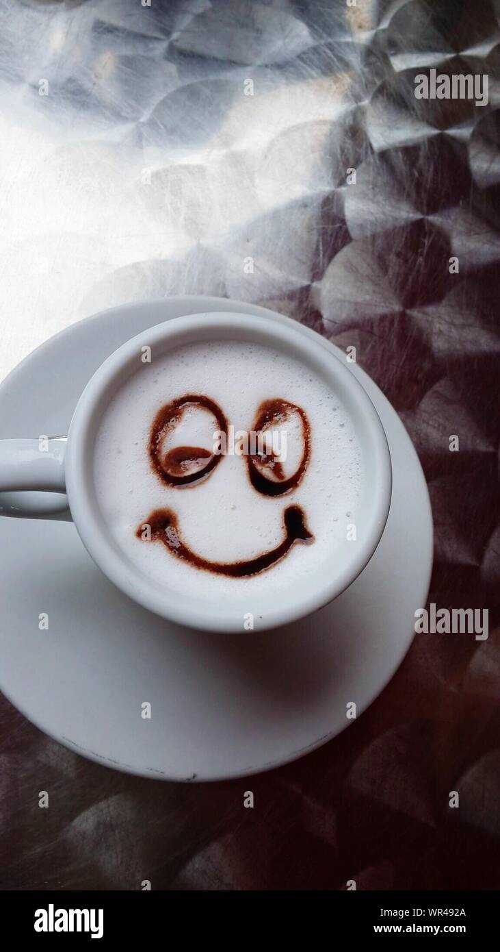 Smiley facial hi-res stock photography and images - Alamy