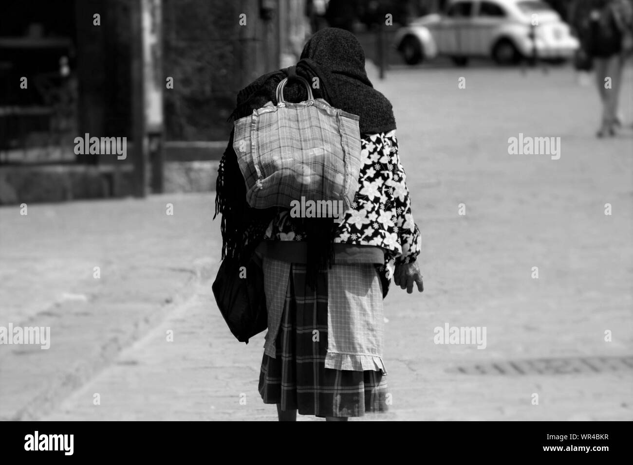 Poor people on city hi-res stock photography and images - Alamy
