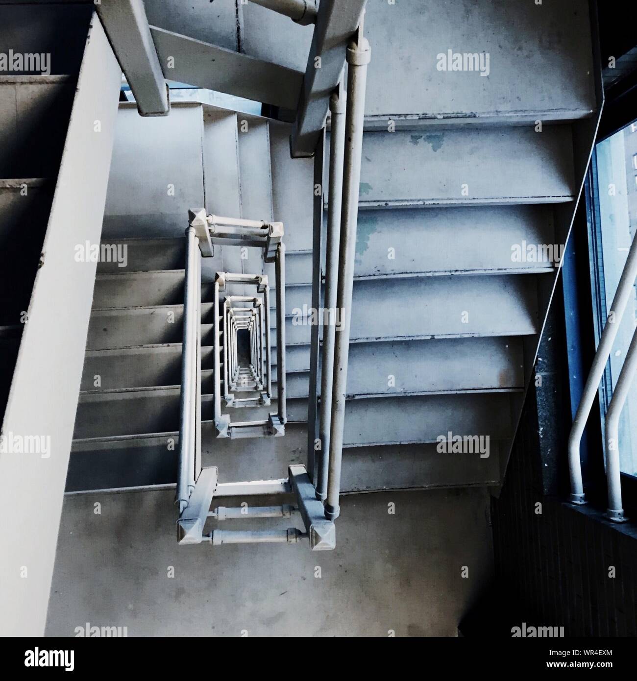 Diminishing stairs hi-res stock photography and images - Alamy