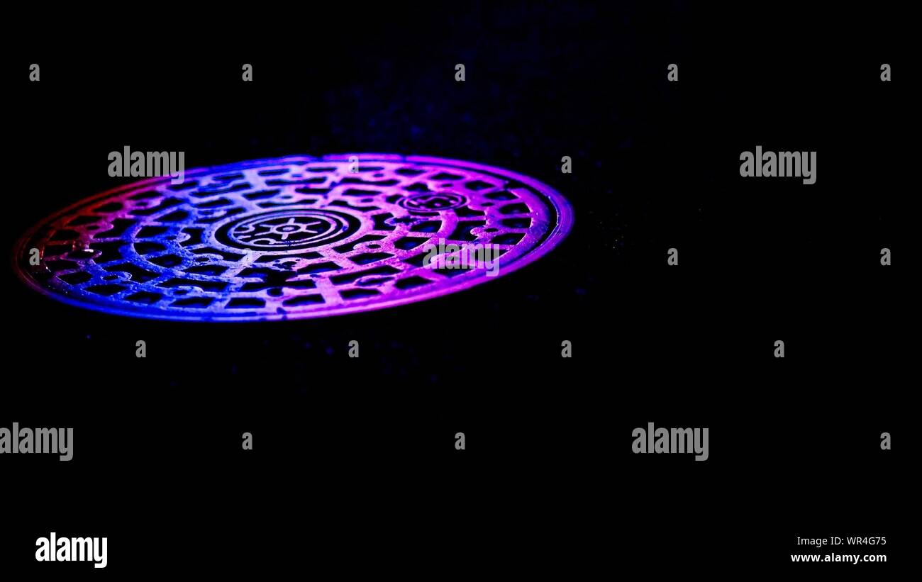 Manhole covering hi-res stock photography and images - Alamy