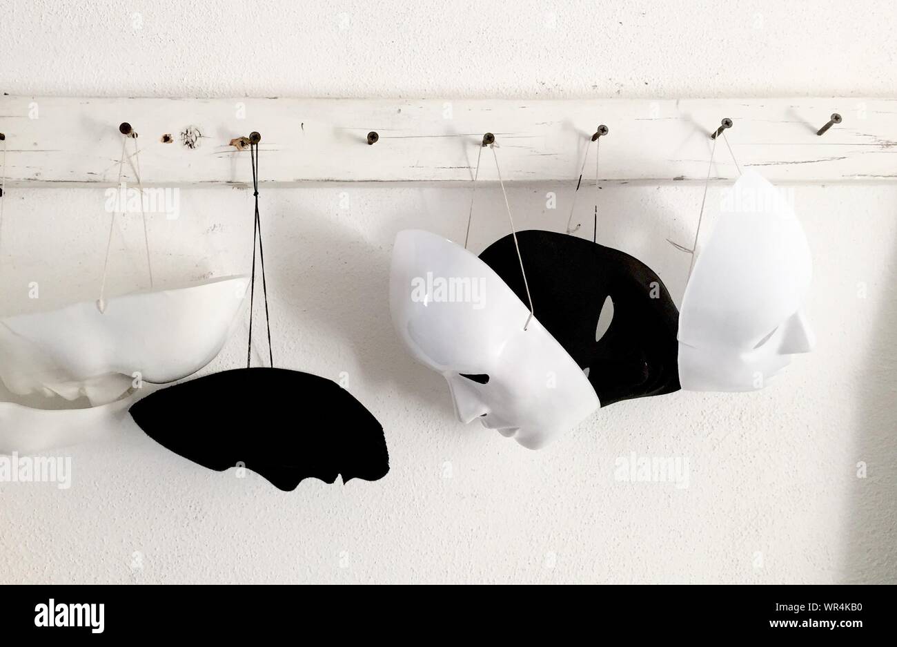 Black and white wall color hi-res stock photography and images - Alamy