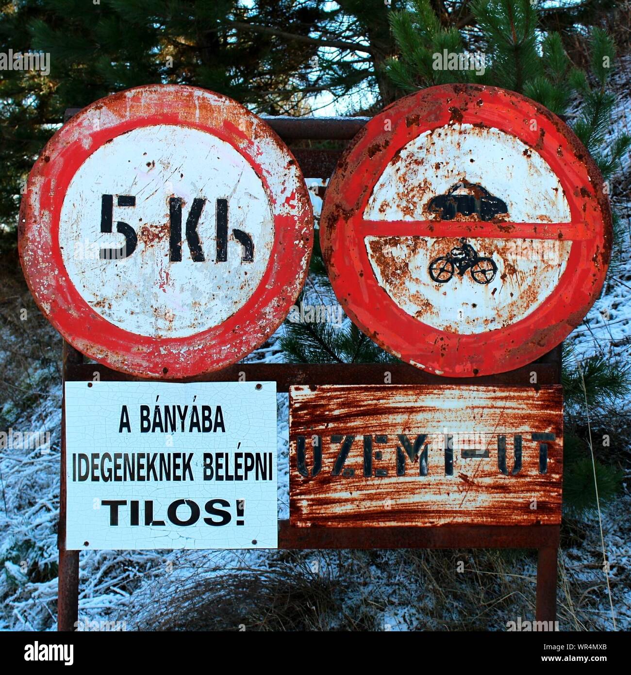 Old road signs hi-res stock photography and images - Alamy