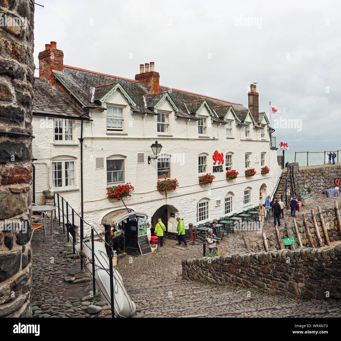 The Red Lion Hotel on the harbourside at Clovelly, a hillside village ...