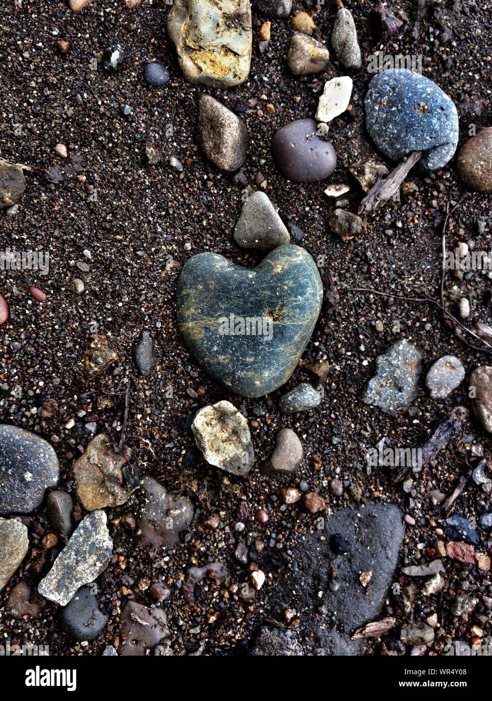 Pebble love heart hi-res stock photography and images - Alamy