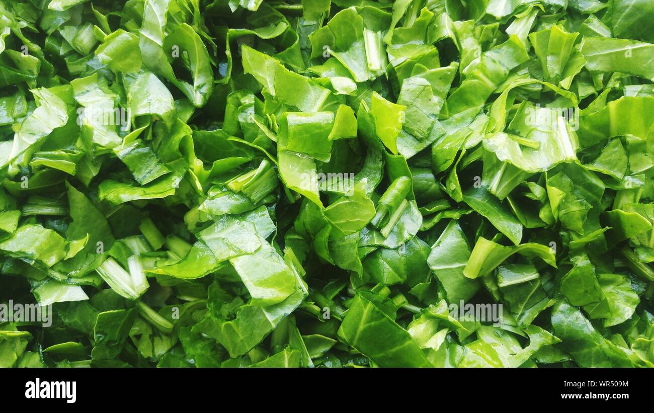 Chopped spinach hi-res stock photography and images - Alamy