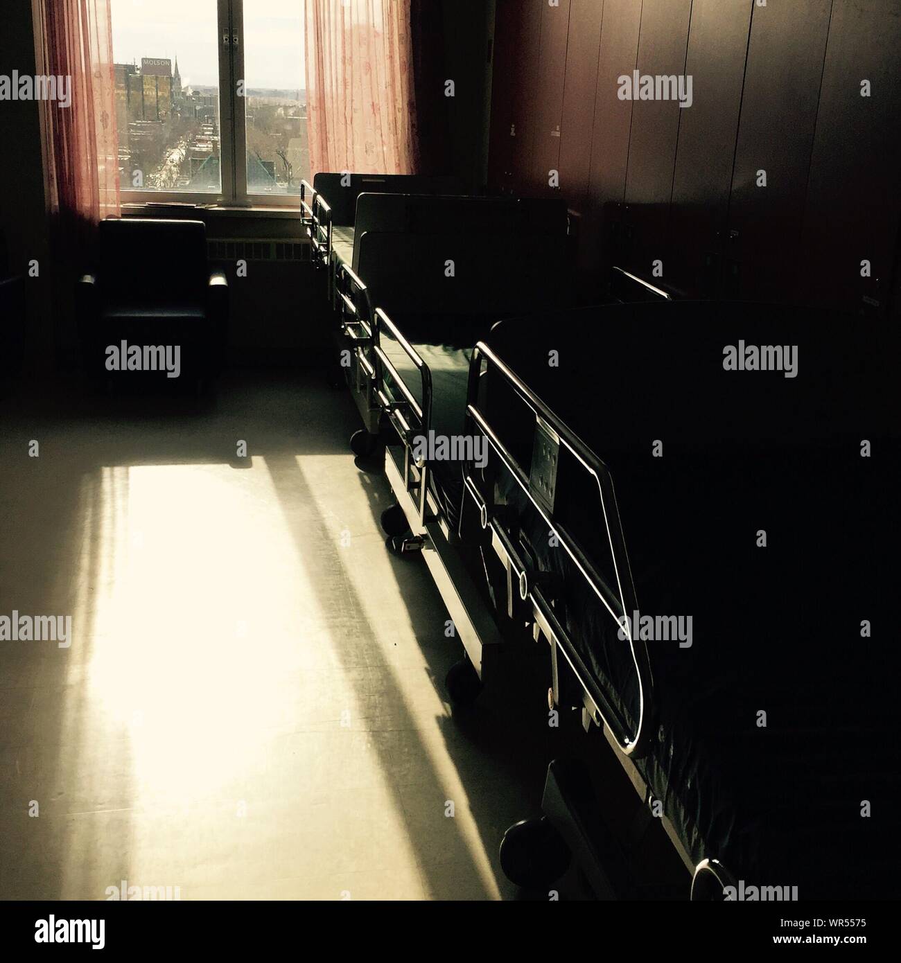 Hospital window hi-res stock photography and images - Alamy