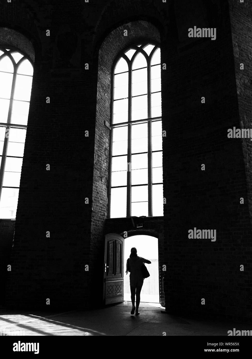 Women walking alone hi-res stock photography and images - Alamy