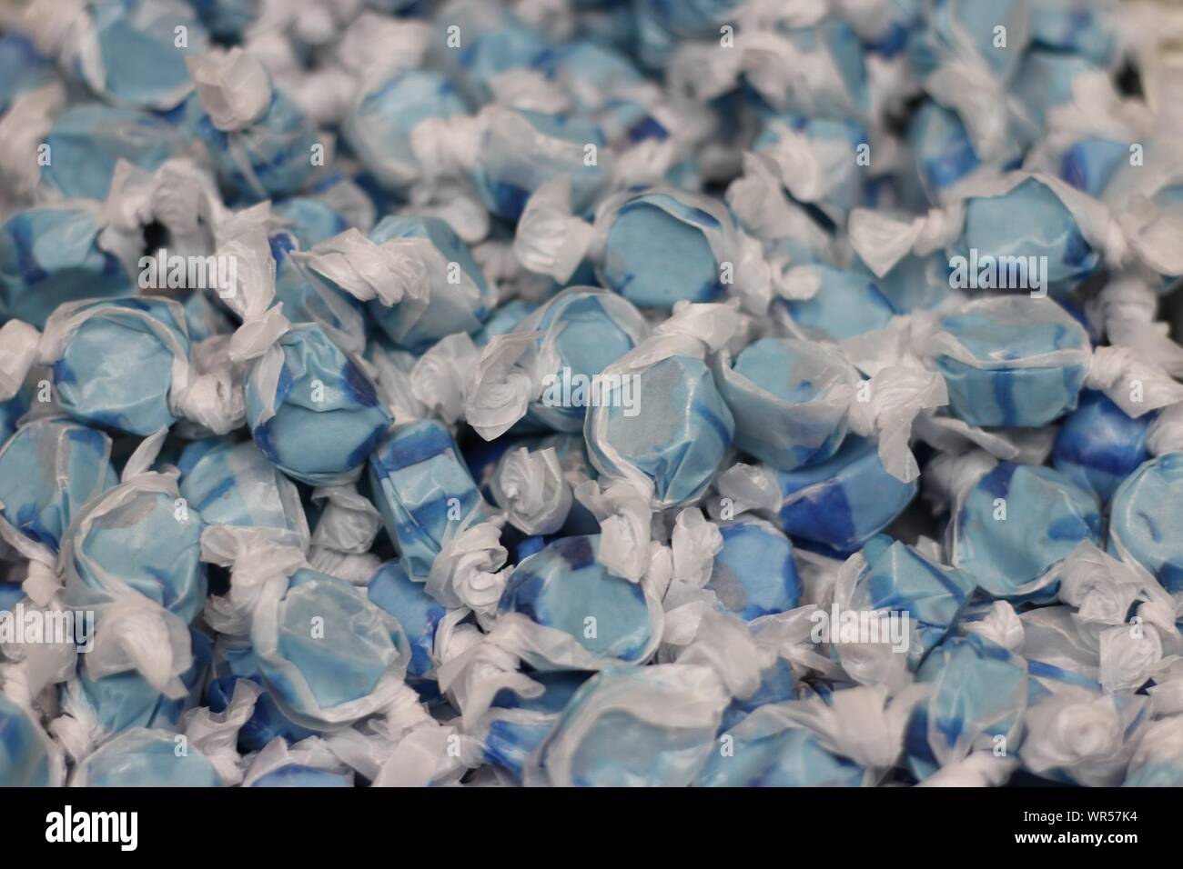 Wrapped sweets hi-res stock photography and images - Alamy