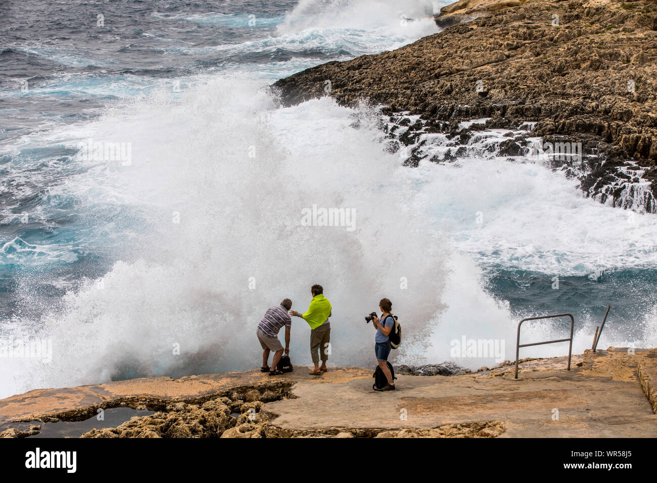Strong waves hi-res stock photography and images - Alamy