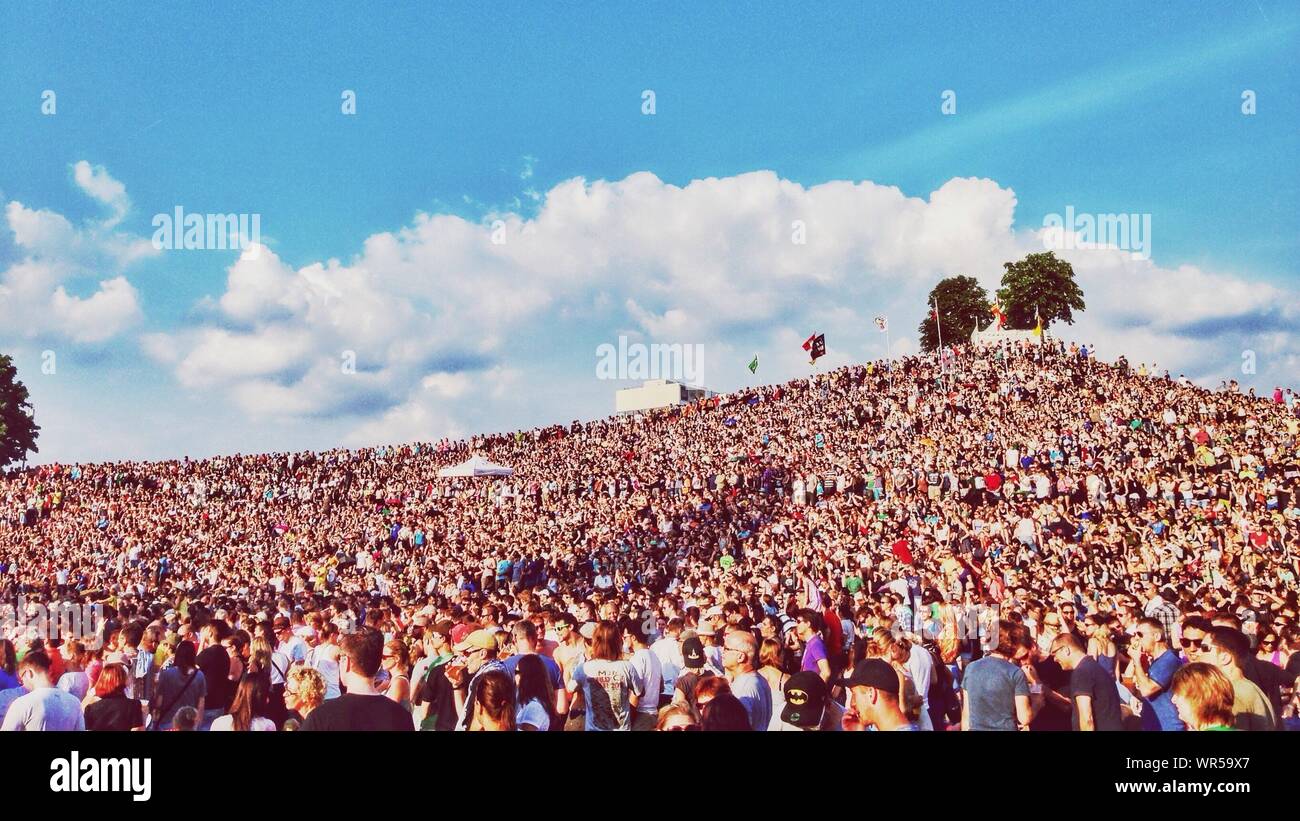 Crowd on hill hi-res stock photography and images - Alamy
