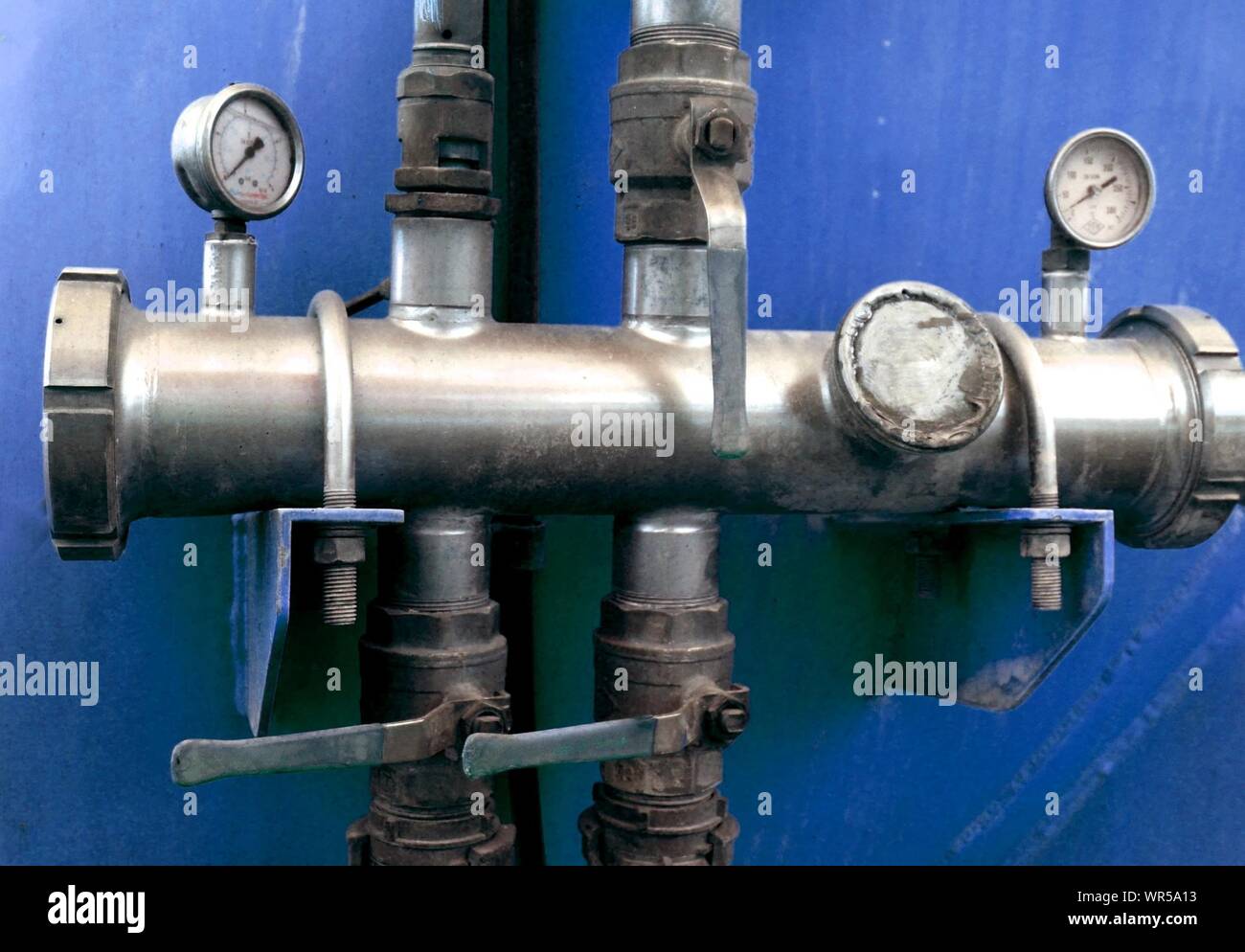 Pressure gauge on pipe hi-res stock photography and images - Alamy