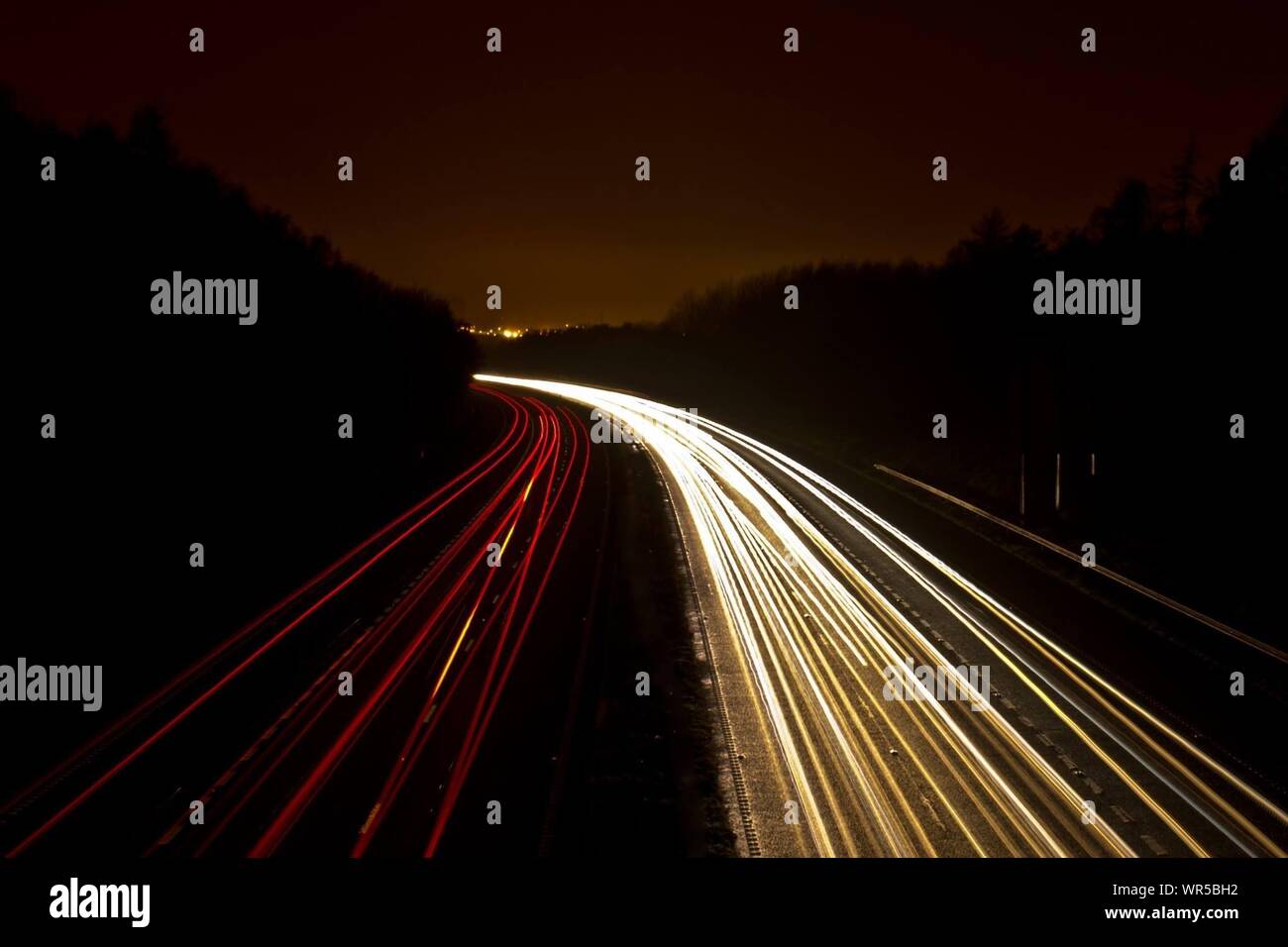 Vehicles at traffic lights hi-res stock photography and images - Alamy