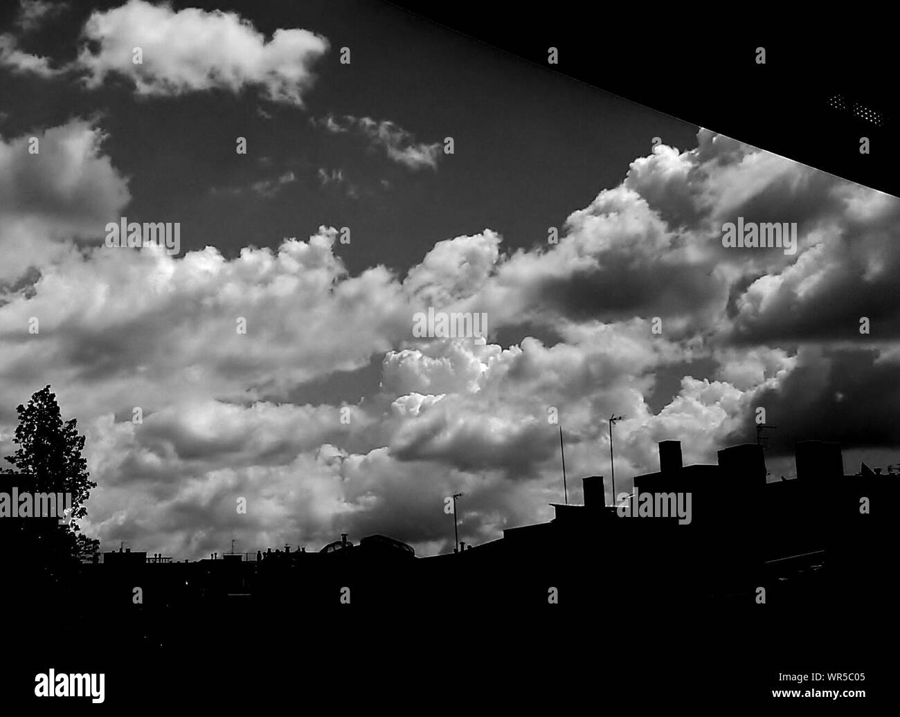 Clouds and buildings hi-res stock photography and images - Alamy