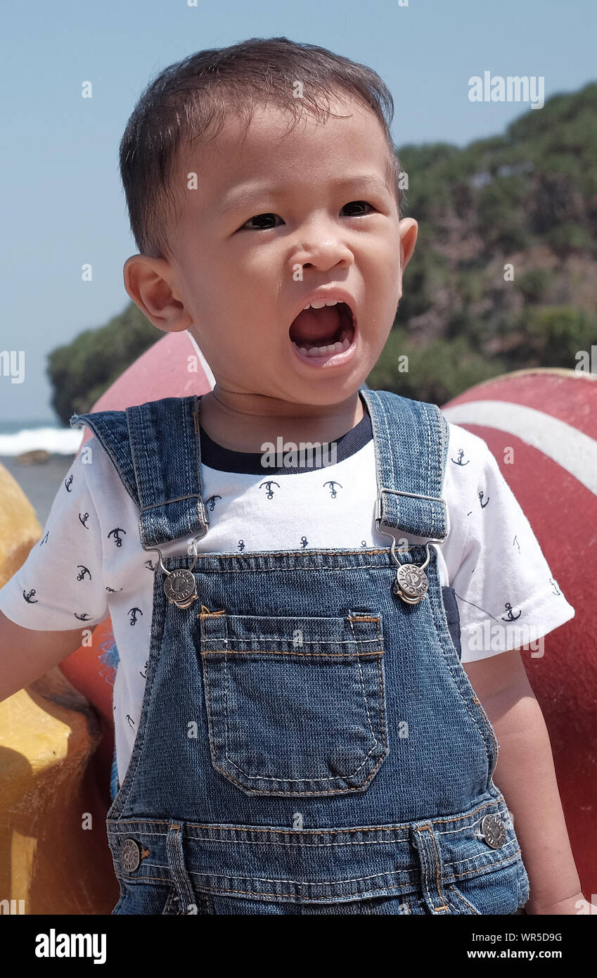 Screaming toddler hi-res stock photography and images - Alamy