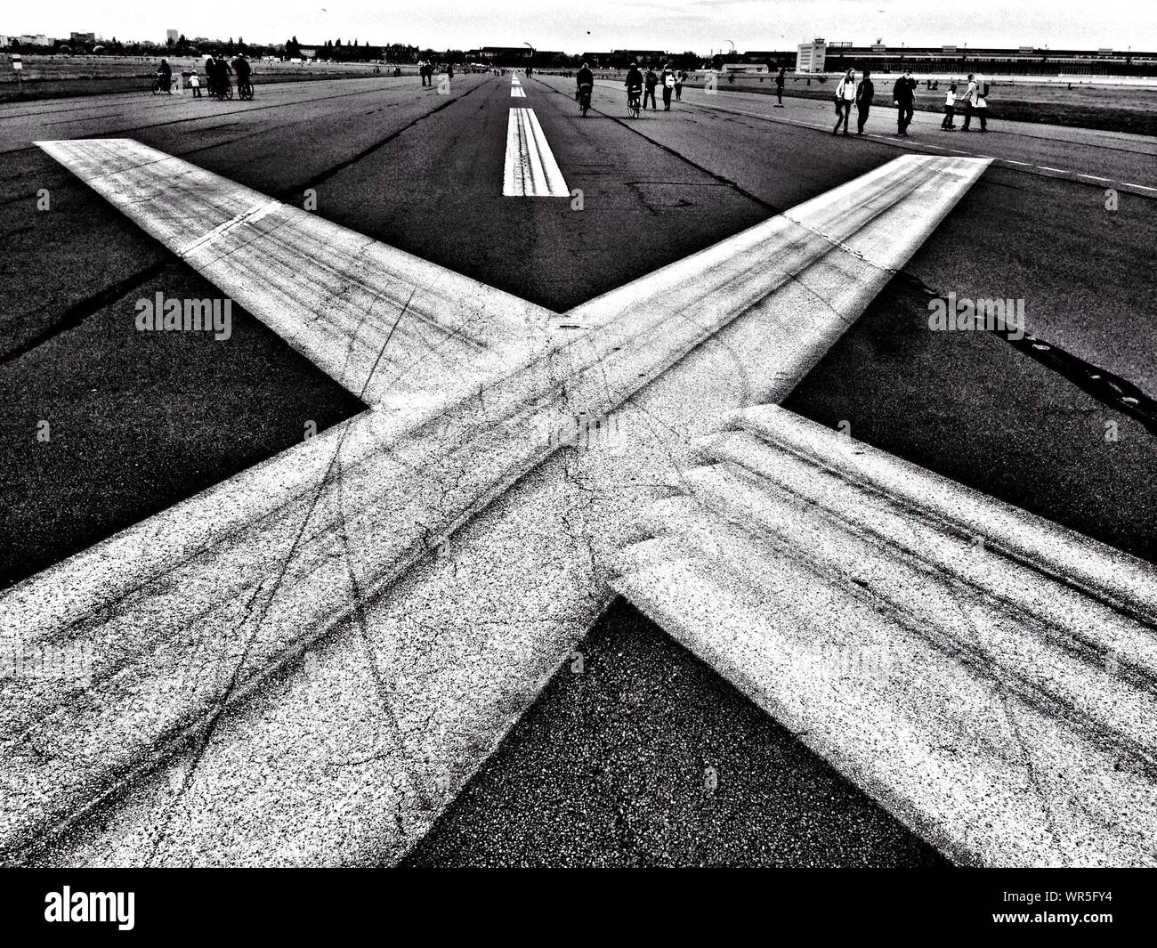 Runway people hi-res stock photography and images - Alamy