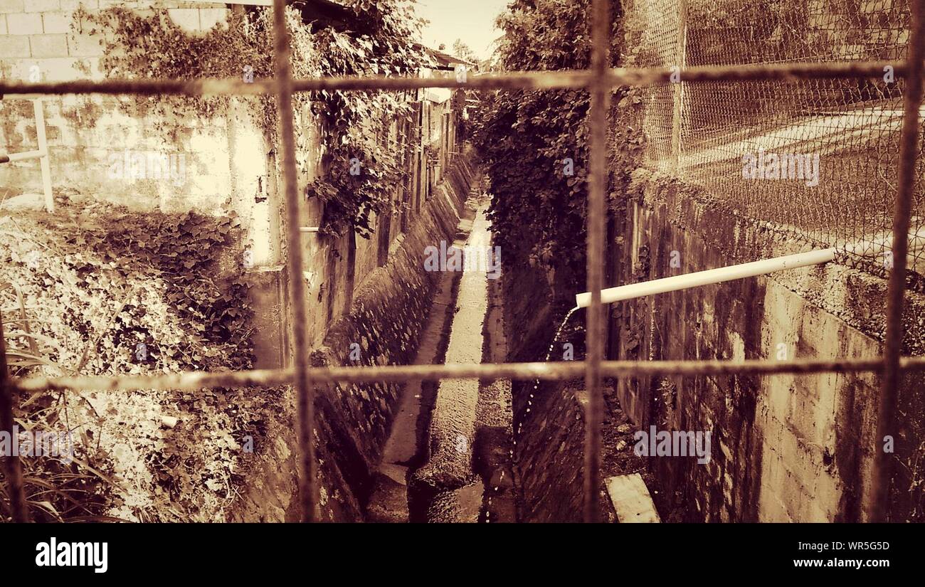 Water flowing drainage pipe hi-res stock photography and images - Alamy