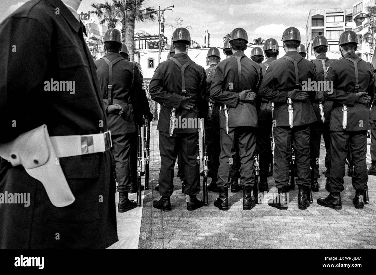 Uniform standing built structure army soldier hi-res stock photography ...