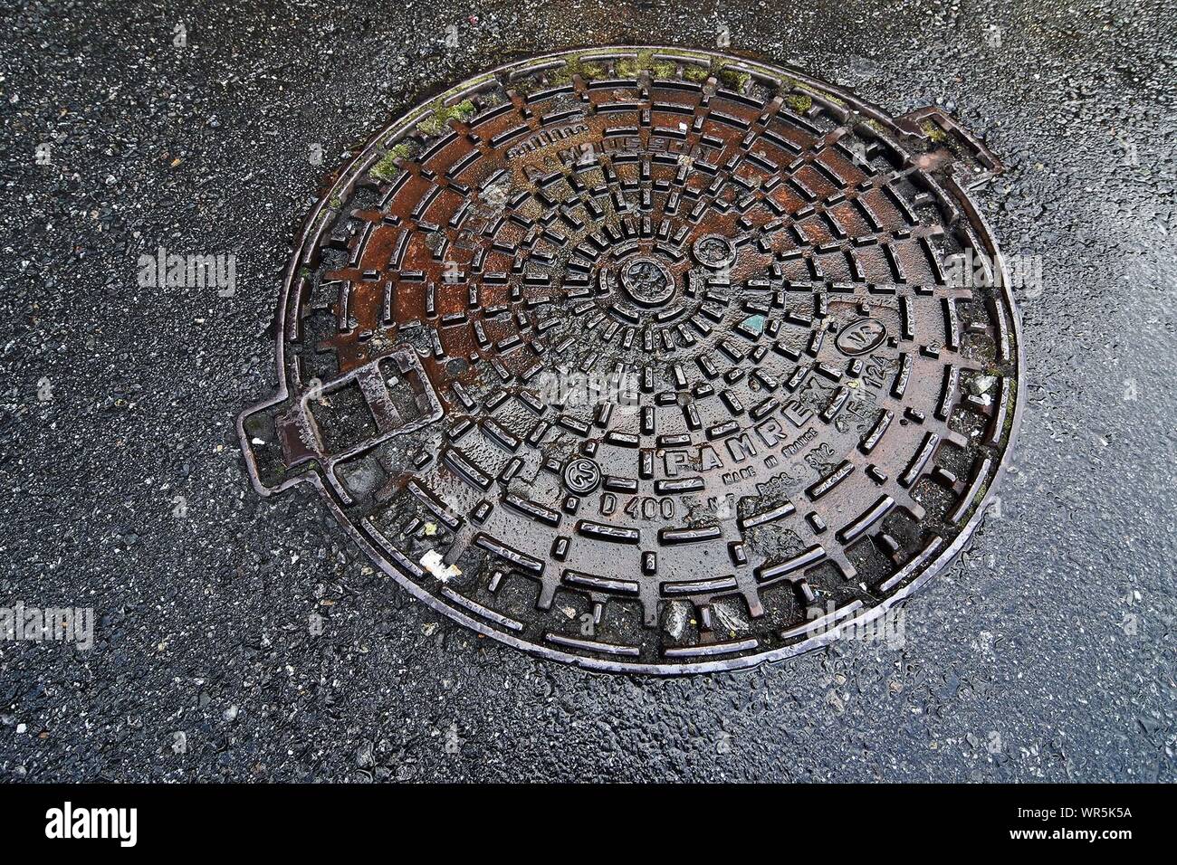 Season street hi-res stock photography and images - Alamy