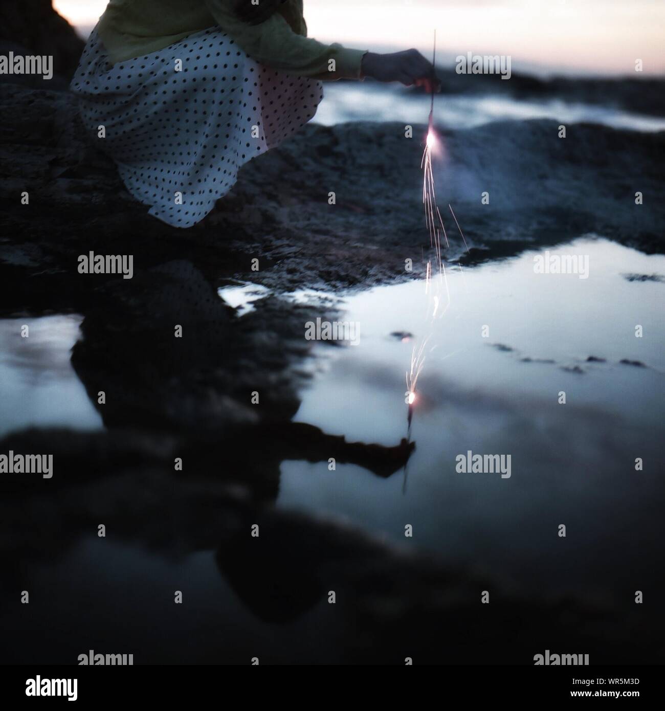 Man hand holding cracker hi-res stock photography and images - Alamy