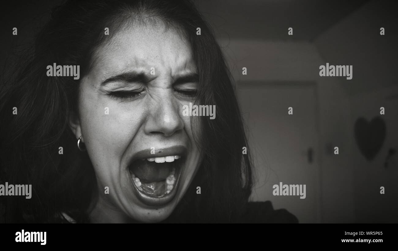 Close up woman shouting hi-res stock photography and images - Alamy