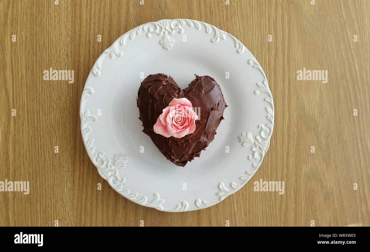 Love you heart rose cake hi-res stock photography and images - Alamy