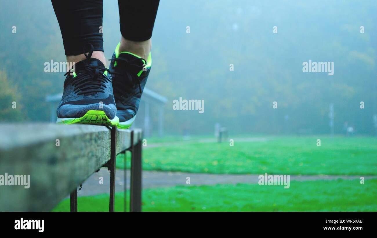 Body balancing hi-res stock photography and images - Alamy