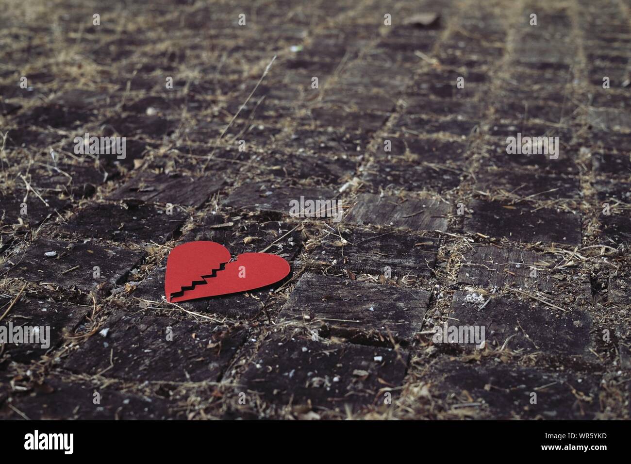 Broken red heart hi-res stock photography and images - Alamy